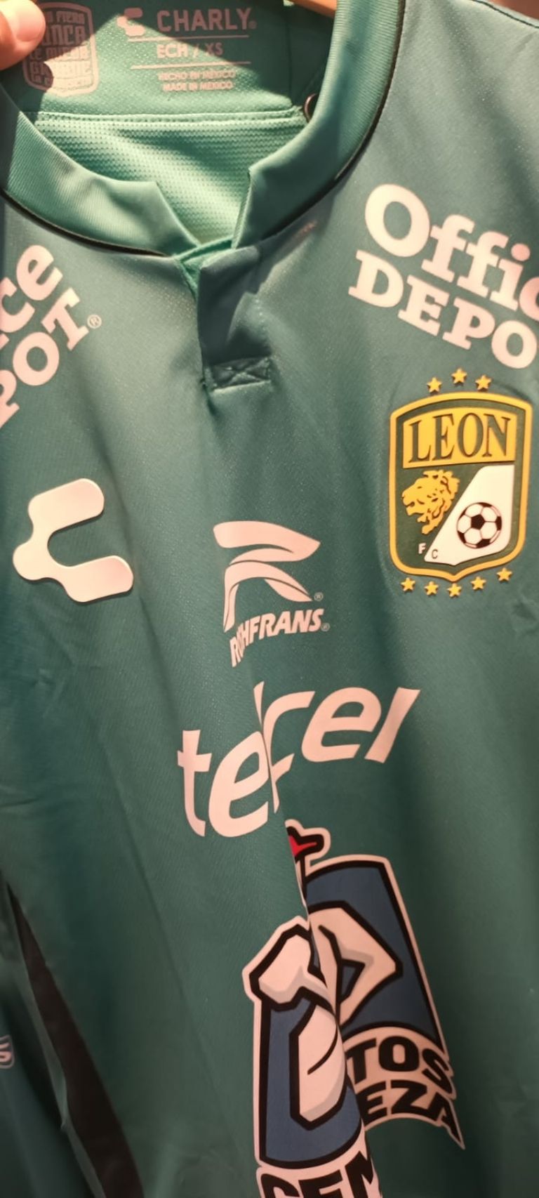 A detalle, así son los nuevos jerseys del León - SoyFiera.com ...